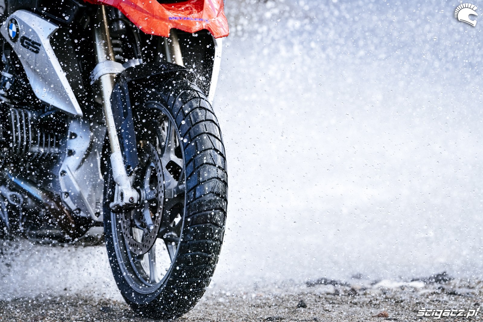 Zdjęcia: karoo street na mokrym - Metzeler Karoo Street opony na ulice ...