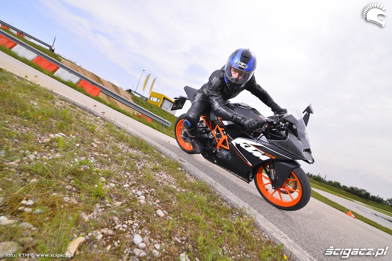 Zdjęcia: nowy ktm rc w zakrecie - KTM RC 125 2015 na bogato