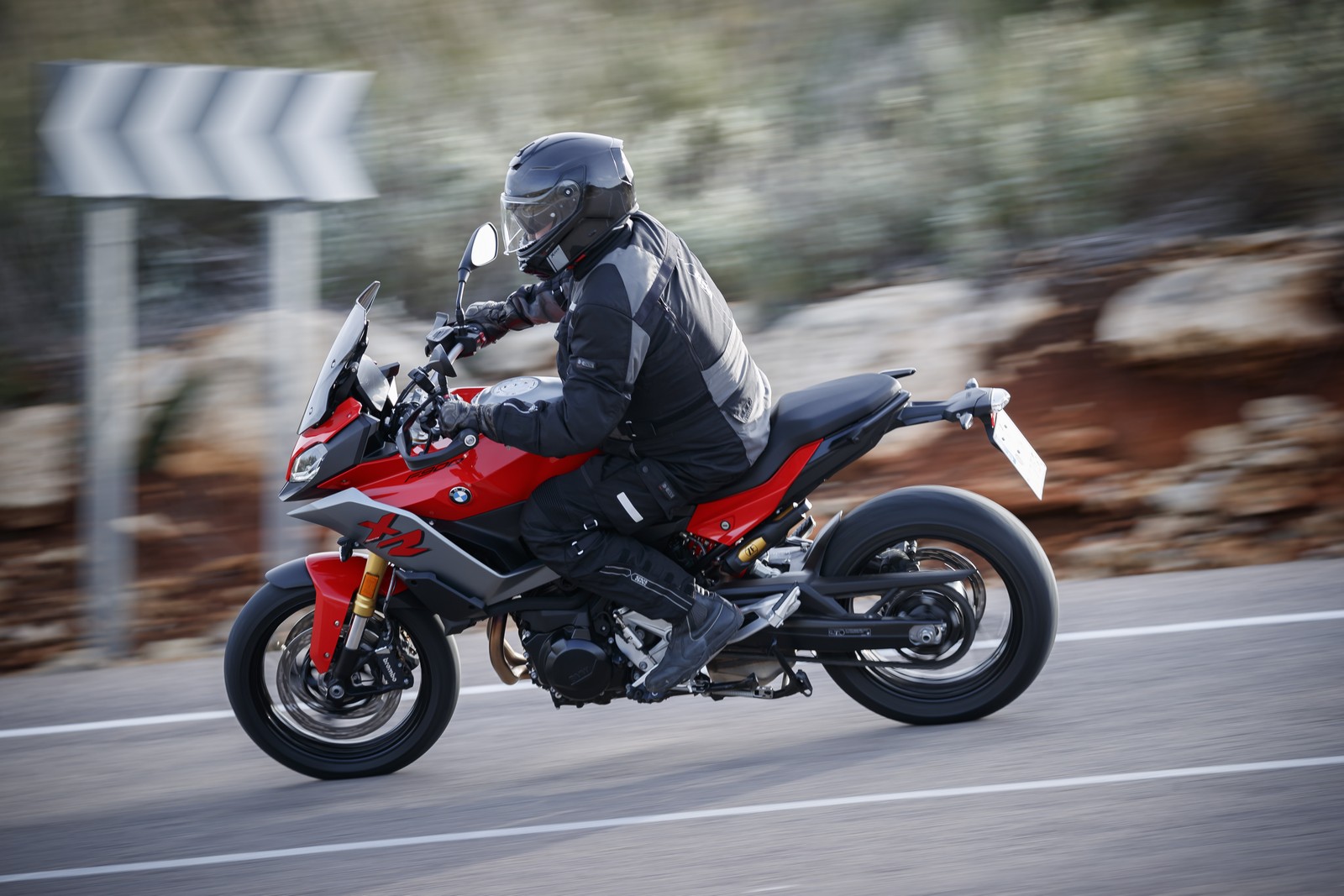 Zdjęcia: BMW F900XR 2020 lewy bok drogowskaz - BMW F 900 XR 2020 Test ...