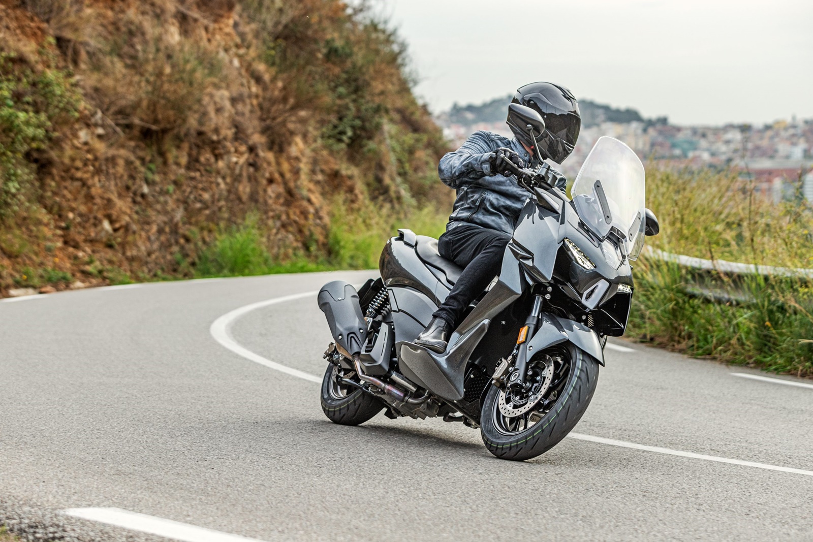 Zdjęcia: ZT310M 5 - Zontes 310M Nowatorski maksiskuter dostepny w ...